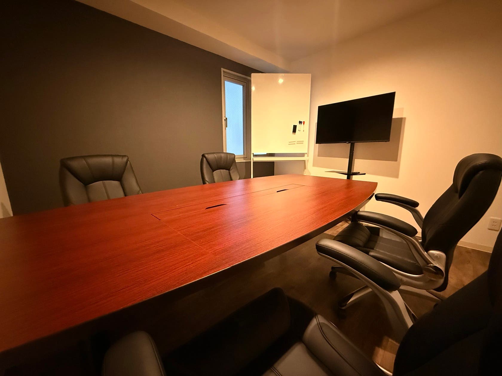 🥳高級感漂う洗練された会議スペース🎉Flexio堀江Elegant room👑ドリンクサーバー☕️プリンター有🖨の写真4