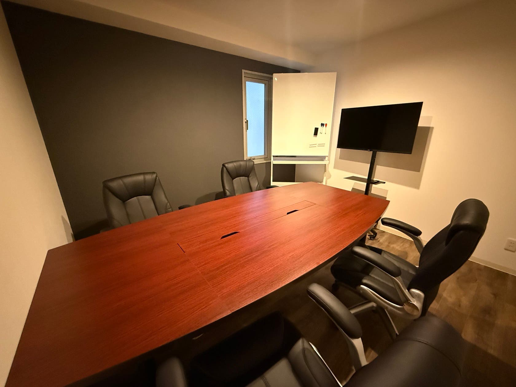 🥳高級感漂う洗練された会議スペース🎉Flexio堀江Elegant room👑ドリンクサーバー☕️プリンター有🖨の写真6