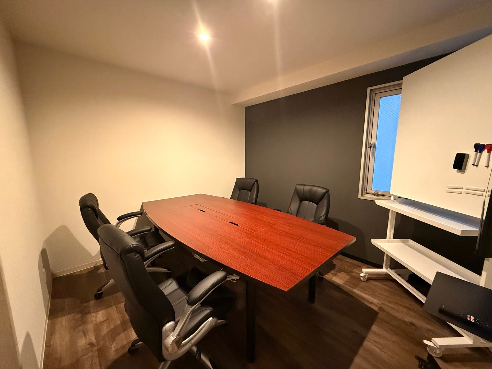 🥳高級感漂う洗練された会議スペース🎉Flexio堀江Elegant room👑ドリンクサーバー☕️プリンター有🖨の写真5