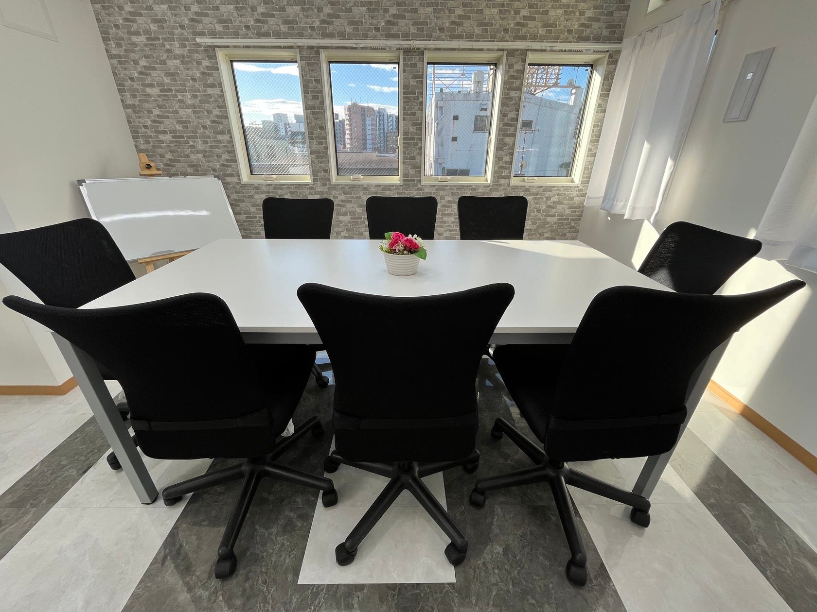 新小岩駅徒歩4分　4階会議室　着席人数8名。会議、面接、商談などに最適の写真16