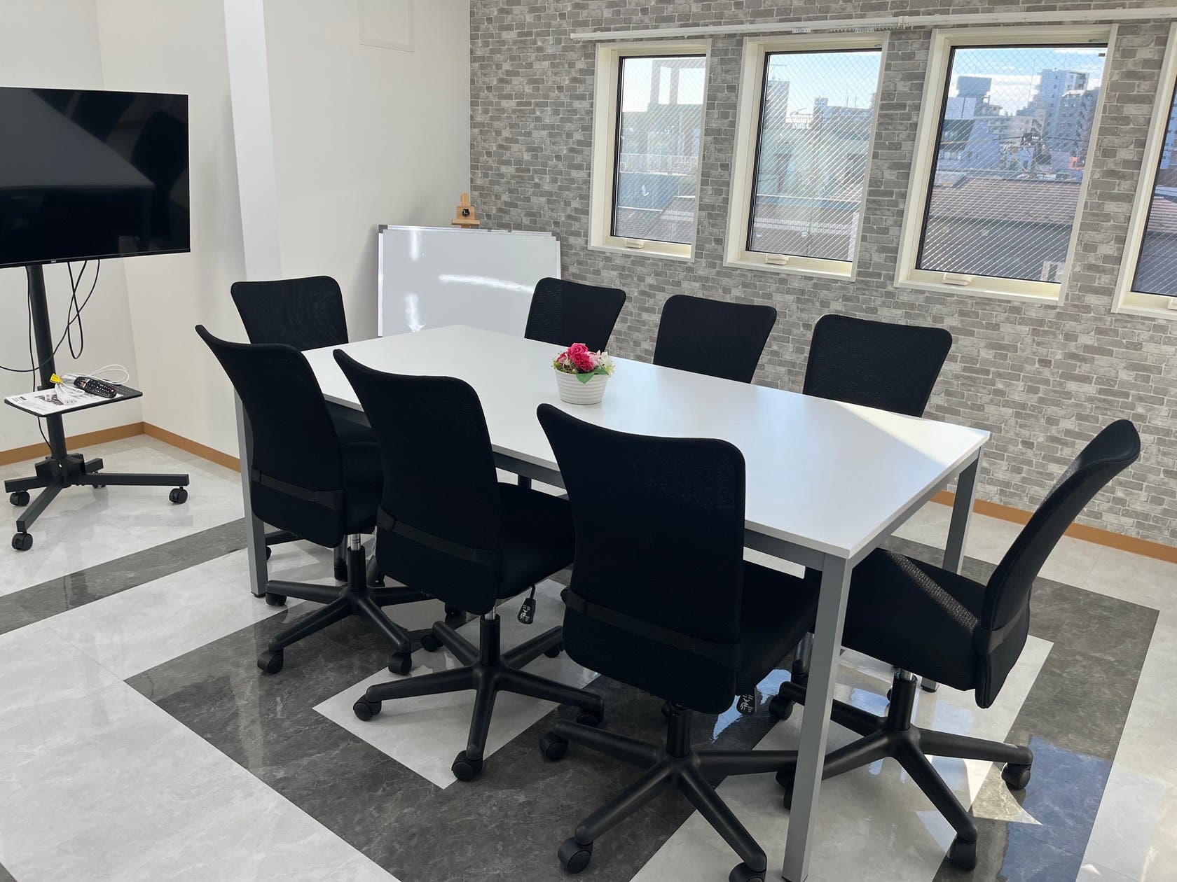 新小岩駅徒歩4分　4階会議室　着席人数8名。会議、面接、商談などに最適の写真19