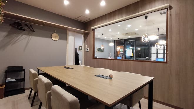 【カフェ風会議室】飲食物持込OK、ゴミ処理無料✨コピー10枚,WiFi,プロジェクター無料🎥長時間利用はドリンクサービス有🥤の写真2