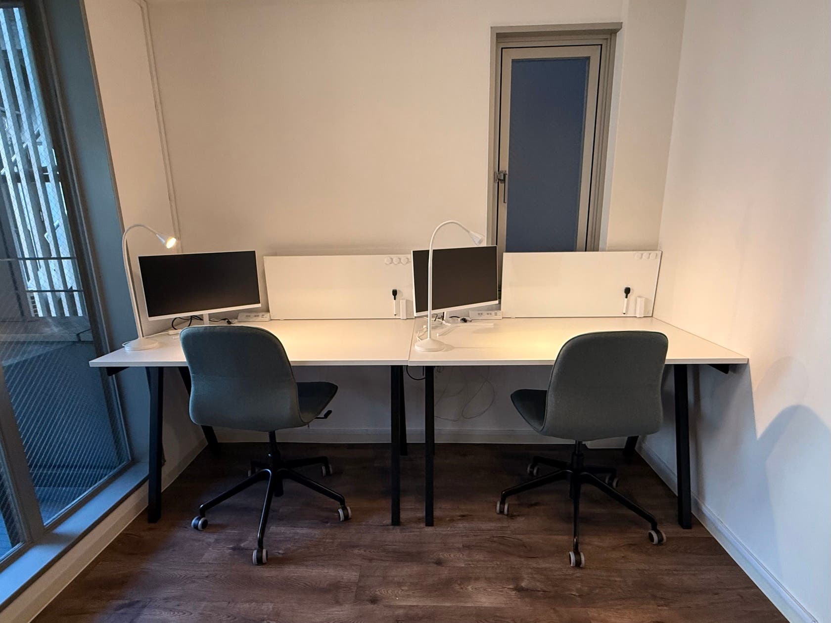 🥳おしゃれで快適なコワーキングスペース🎉デスクNo.①💡ドリンクサーバー☕️プリンター有🖨の写真11