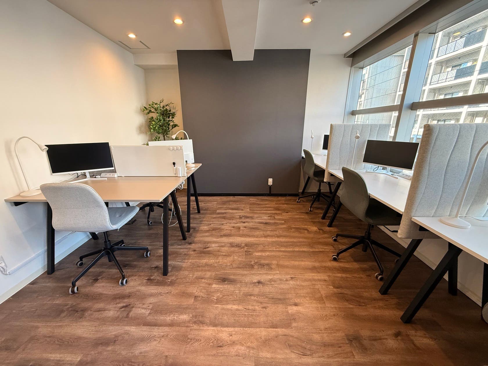 🥳おしゃれで快適なコワーキングスペース🎉デスクNo.①💡ドリンクサーバー☕️プリンター有🖨の写真5