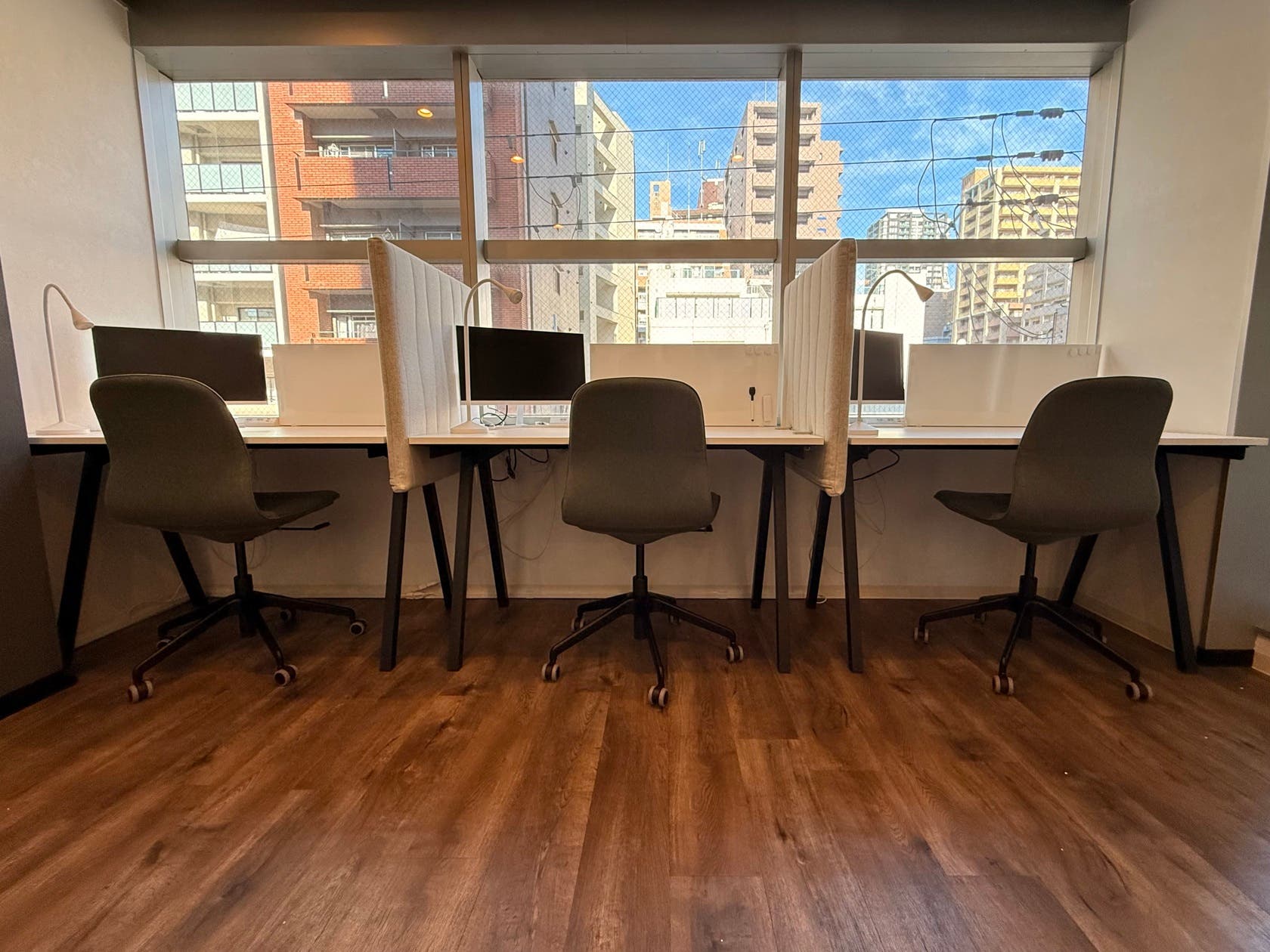 🥳おしゃれで快適なコワーキングスペース🎉デスクNo.①💡ドリンクサーバー☕️プリンター有🖨の写真8