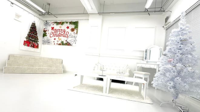 ♡ミルキースタジオ天王寺♡クリスマスツリー🎄天王寺駅40秒✨3段ステージ・ひな壇・撮影小物多数・集合写真・女子会の写真1