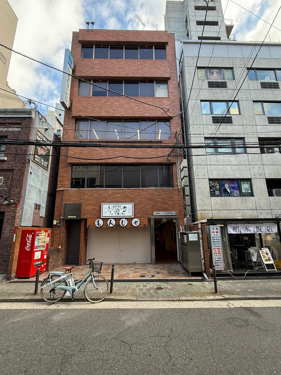 🥳心斎橋駅徒歩4分🎉最大16名！大型モニター/Wi-Fi/シンプルで使いやすい会議室の写真16