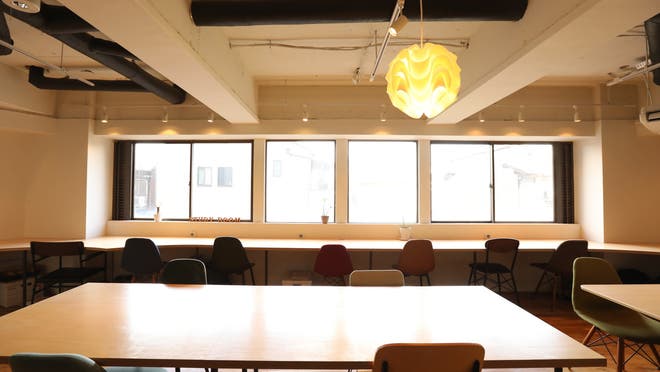 【京都】無垢の木を用いた居心地の良いスペースなら、無機質な会議室ではできない京都らしい落ち着いた会議・セミナー・説明会が可能に。の写真2