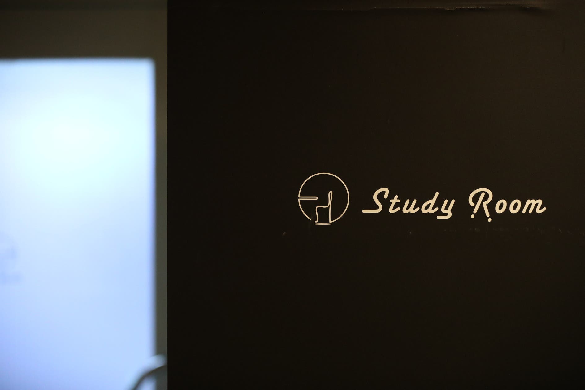 【京都】無垢の木を用いた居心地の良いスペースなら、無機質な会議室ではできない京都らしい落ち着いた会議・セミナー・説明会が可能に。の写真6