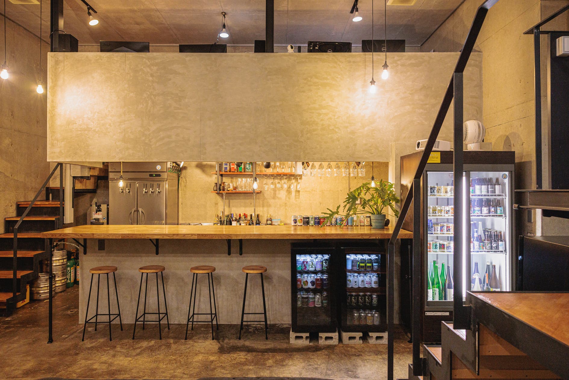 天高４m｜屋外地下ガーデン｜自然光｜撮影・インタビュー・ワークショップ・イベント・パーティー等に最適なコンクリデザイン空間の写真1