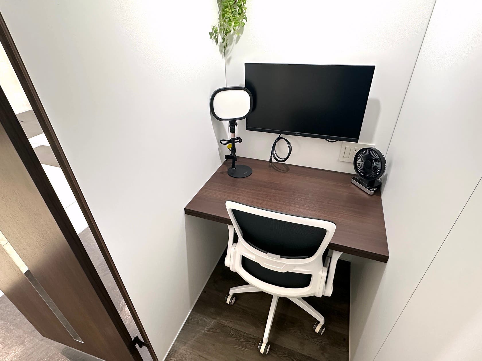 ＜PaO Work紙屋町駅東　野村不動産広島ビルNo.1＞紙屋町シャレオ徒歩30秒✨1人用個室🚪Wi-Fi📶モニター🖥️電源🔌の写真1