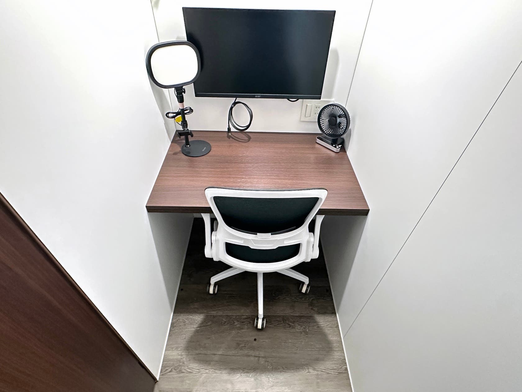 ＜PaO Work紙屋町駅東　野村不動産広島ビルNo.1＞紙屋町シャレオ徒歩30秒✨1人用個室🚪Wi-Fi📶モニター🖥️電源🔌の写真3