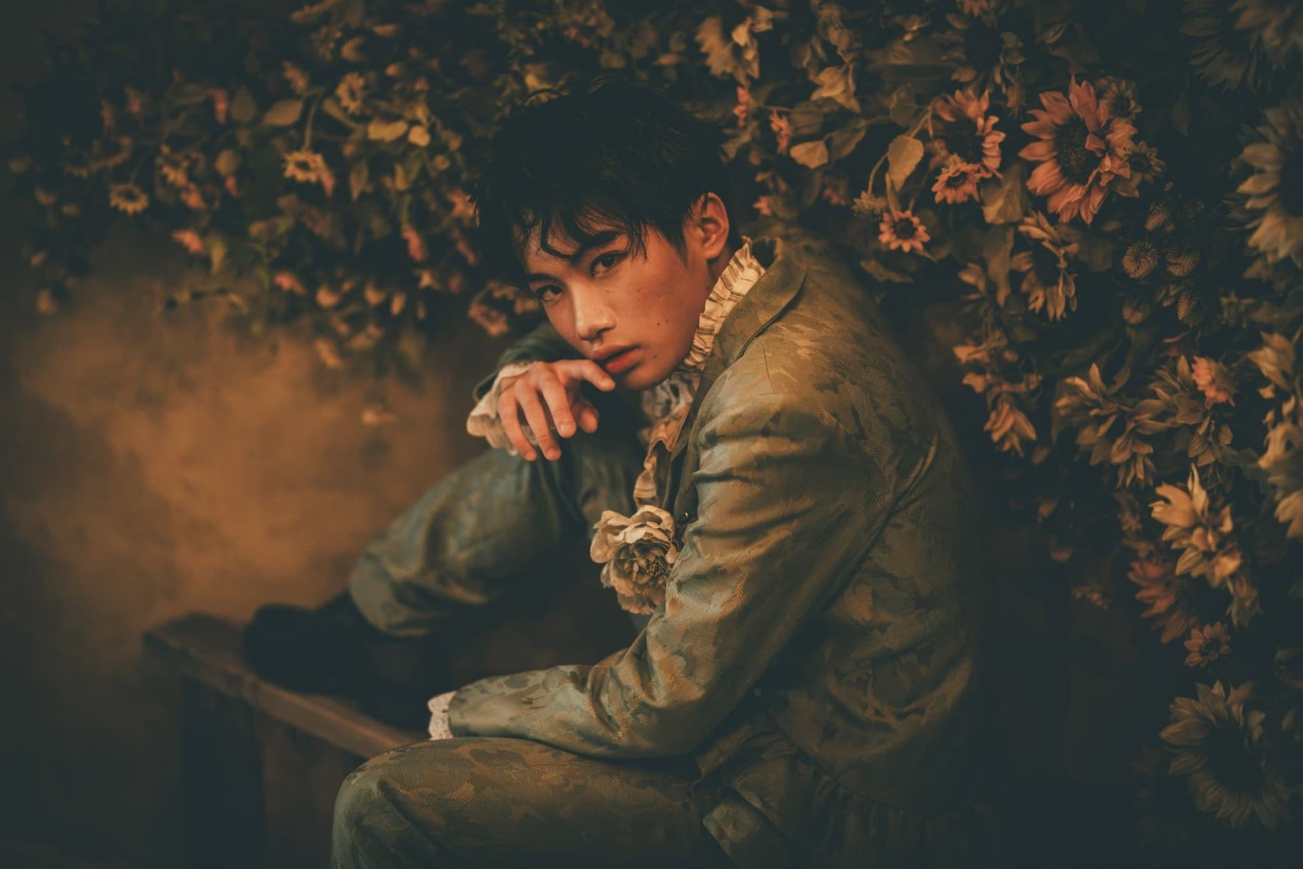 ドライフラワーとアーチ窓に包まれた本格的アンティーク撮影スタジオ｜アパレル｜ポートレート｜物撮り｜ムービーの写真7