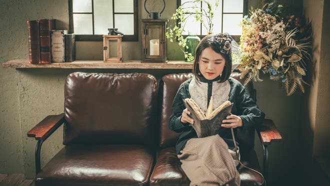 ドライフラワーとアーチ窓に包まれた本格的アンティーク撮影スタジオ|アパレル|ポートレート|物撮り|ムービーの写真6