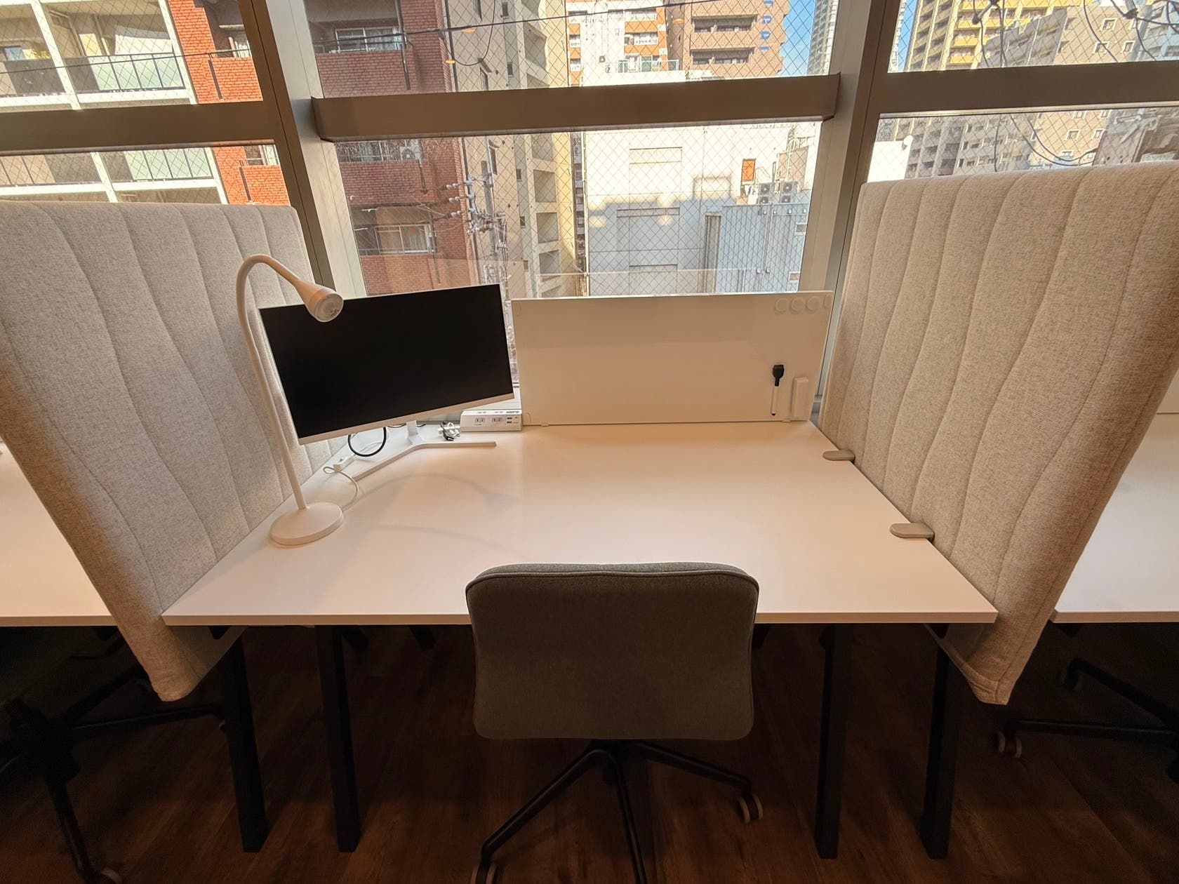 🥳おしゃれで快適なコワーキングスペース🎉デスクNo.③💡ドリンクサーバー☕️プリンター有🖨の写真12