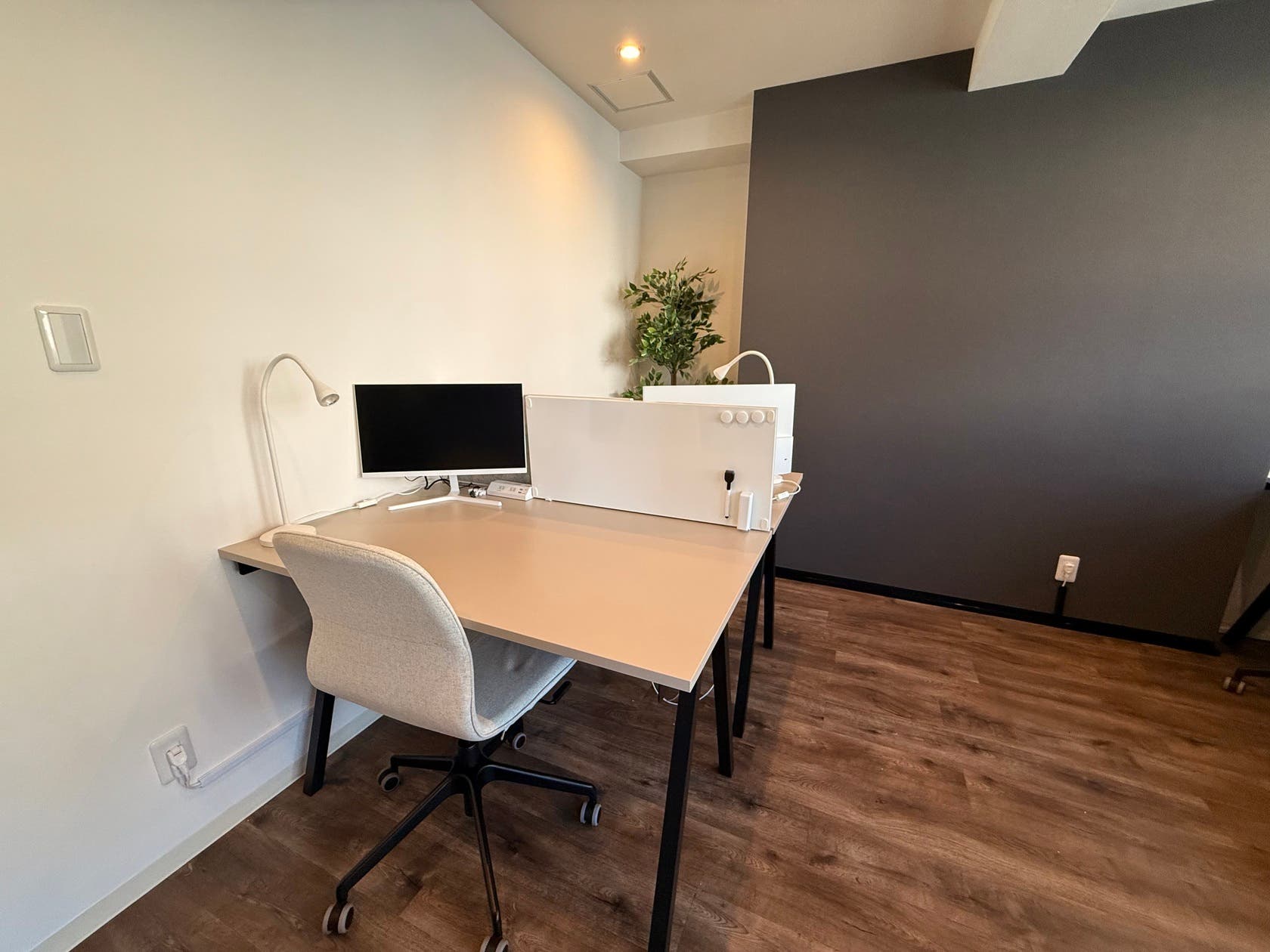 🥳おしゃれで快適なコワーキングスペース🎉デスクNo.⑤💡ドリンクサーバー☕️プリンター有🖨の写真9