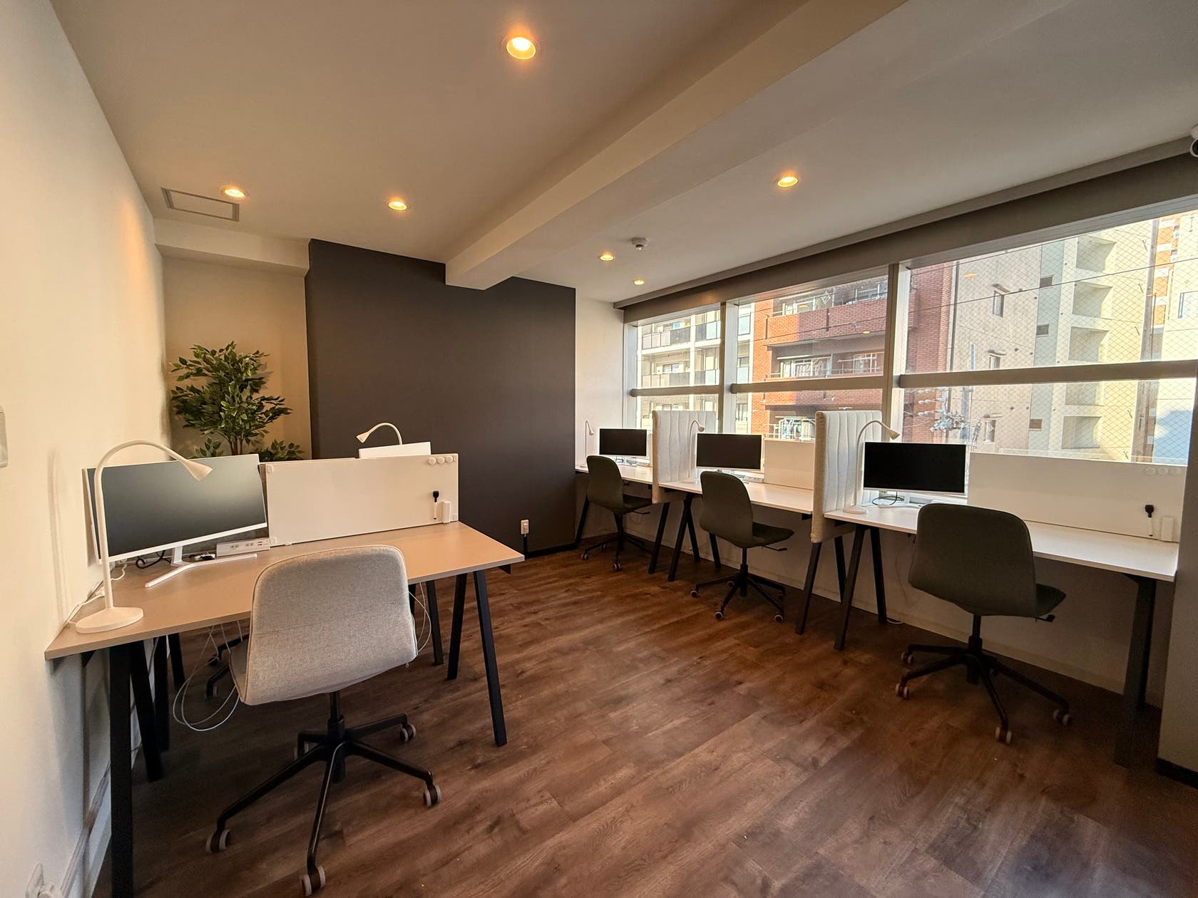🥳おしゃれで快適なコワーキングスペース🎉デスクNo.⑥💡ドリンクサーバー☕️プリンター有🖨の写真4