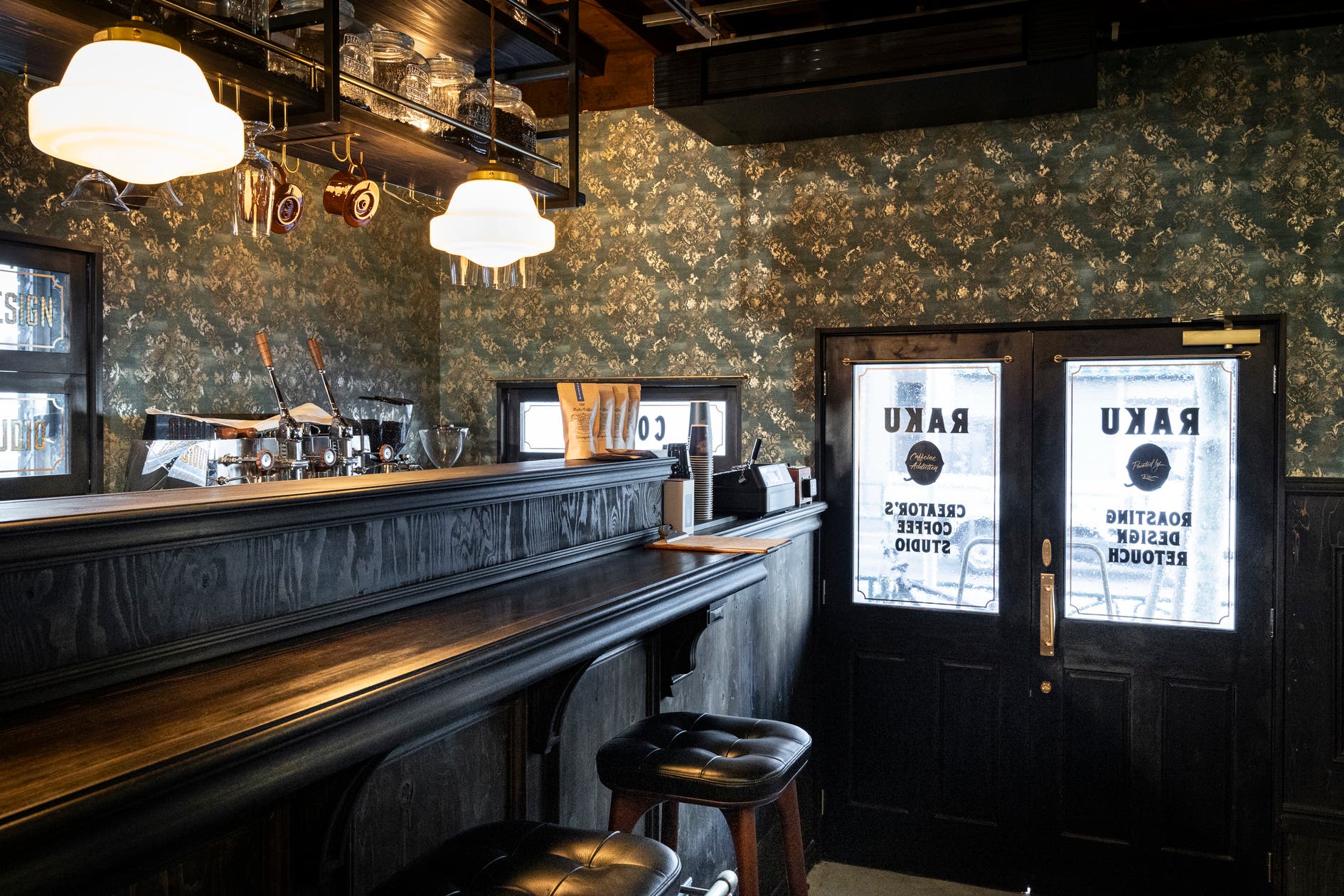 雰囲気のあるカフェシーンの撮影が可能なスタジオ＆レンタルスペースの写真5