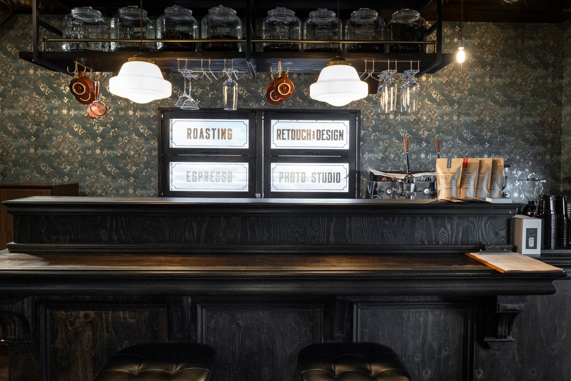 雰囲気のあるカフェシーンの撮影が可能なスタジオ＆レンタルスペースの写真13