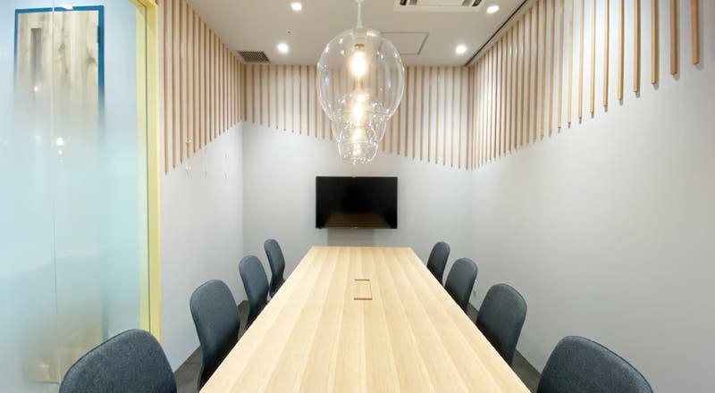 【新宿三丁目駅徒歩30秒】８人用会議室・フリードリンク・WiFi完備・モニター設置済。安心の有人受付