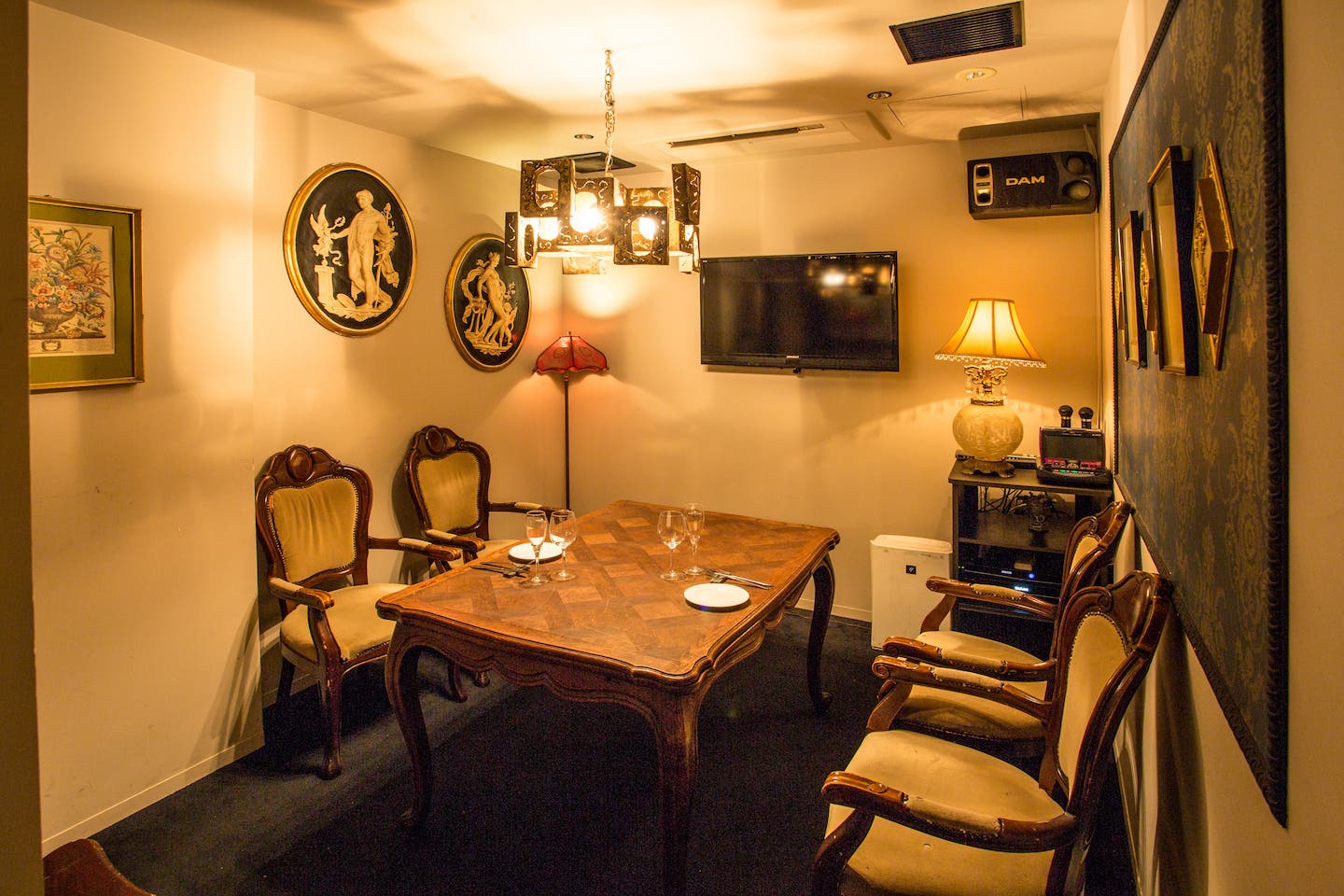 表参道駅徒歩1分と抜群の立地と欧風のアンティーク調なオシャレ空間の写真12