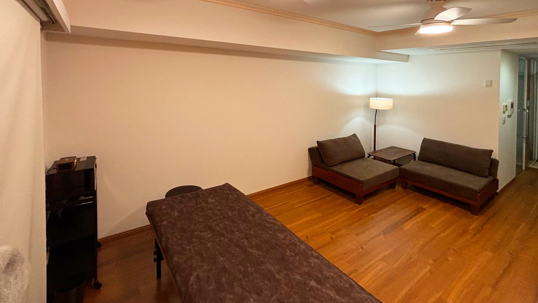 💓渋谷 道玄坂💓徒歩4分💡最高級アーバンスタイル物件にて落ち着いたオフホワイト＆ブラウン基調のラウンジ風スタイルの写真3