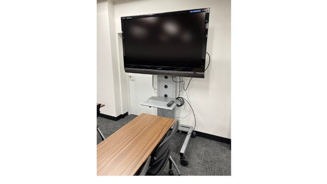 NLC新御堂ビル601号室【全て無料・控室有】マイク・プロジェクター・スクリーン・モニター・ホワイトボード・Wi-Fiの写真7