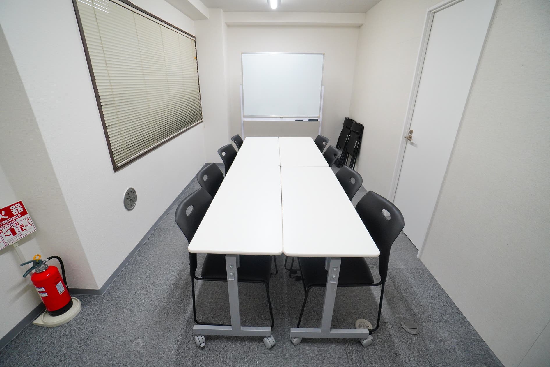 ＜ビズボ会議室神田南口＞神田駅徒歩2分🚃高速光回線Wi-Fi📶プロジェクター🎥会議/商談/セミナー/ワークショップ/撮影の写真6