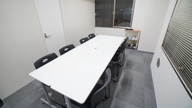 <ビズボ会議室神田南口>神田駅徒歩2分🚃高速光回線Wi-Fi📶プロジェクター🎥会議/商談/セミナー/ワークショップ/撮影の写真3