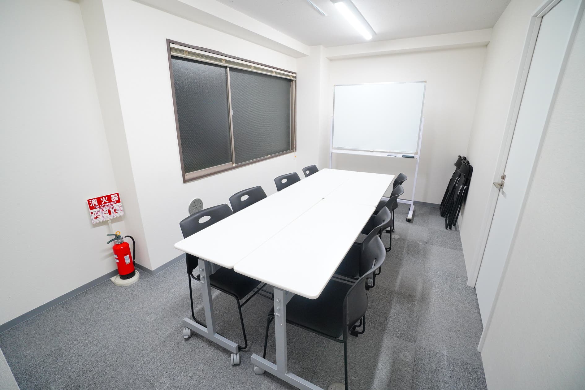 ＜ビズボ会議室神田南口＞神田駅徒歩2分🚃高速光回線Wi-Fi📶プロジェクター🎥会議/商談/セミナー/ワークショップ/撮影の写真5