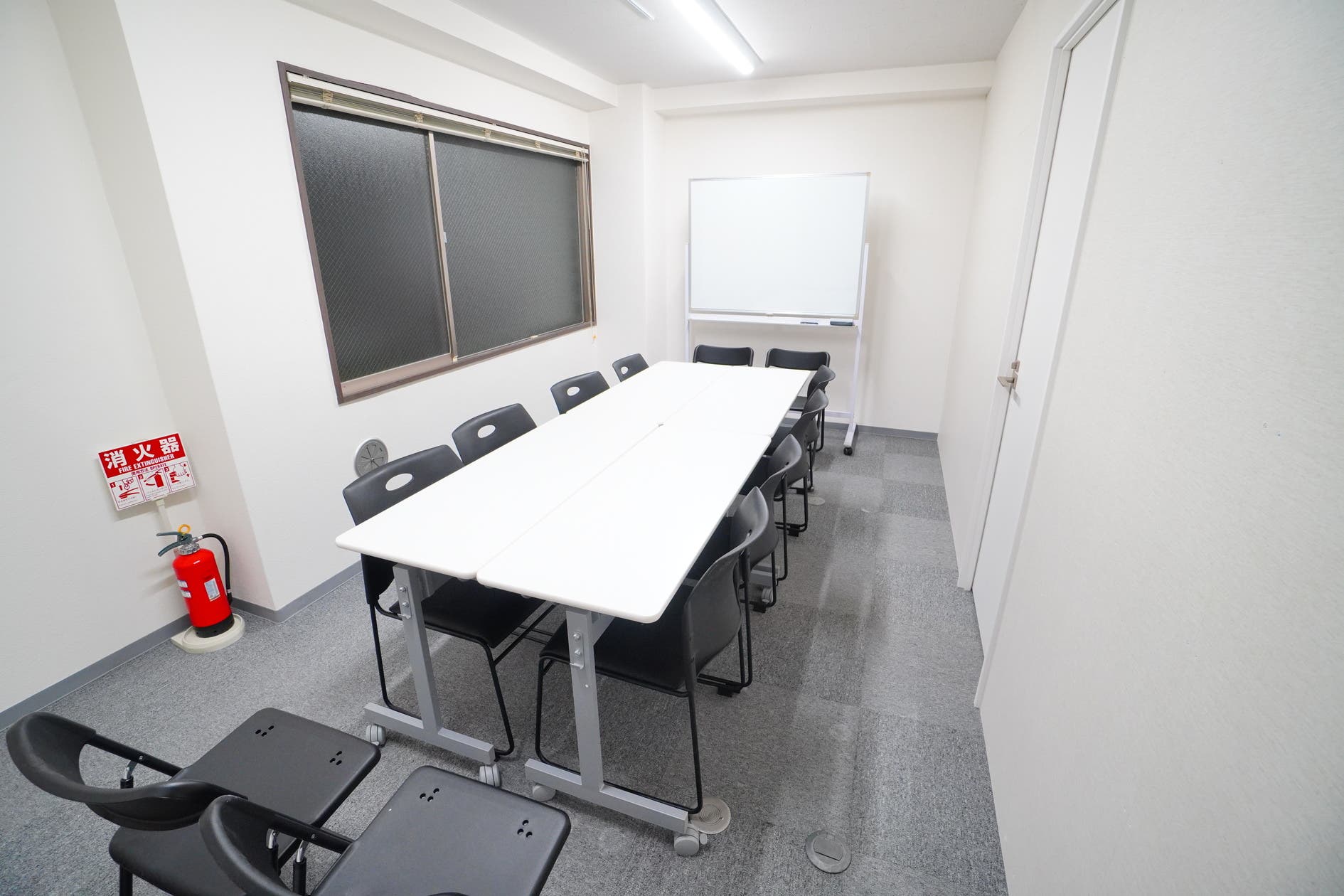 ＜ビズボ会議室神田南口＞神田駅徒歩2分🚃高速光回線Wi-Fi📶プロジェクター🎥会議/商談/セミナー/ワークショップ/撮影の写真7