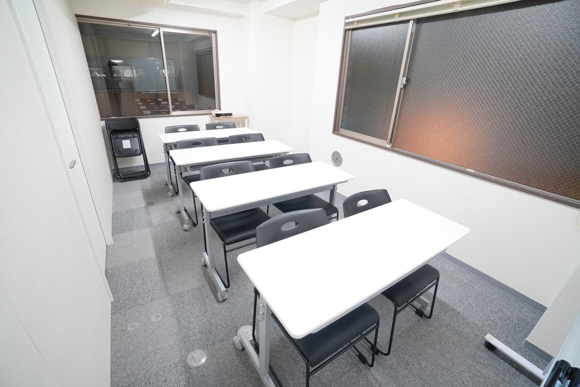 ＜ビズボ会議室神田南口＞神田駅徒歩2分🚃高速光回線Wi-Fi📶プロジェクター🎥会議/商談/セミナー/ワークショップ/撮影の写真11