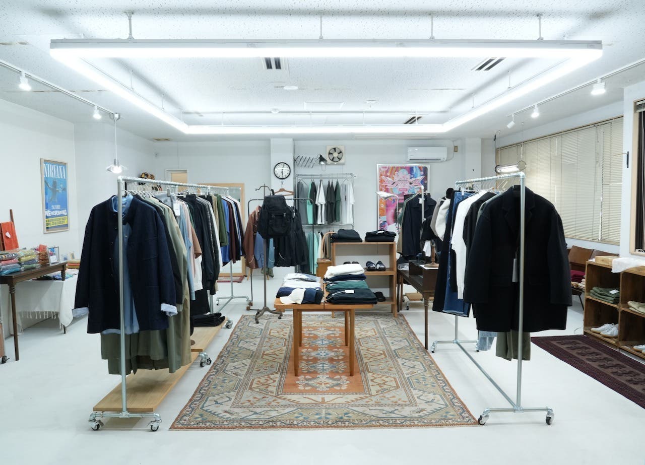 浜松駅から車で10分弱/遠鉄ストア佐鳴台・真正面のビル２階。75㎡広々室内に人工芝が敷き詰められたイベント会場/浜松市の写真8