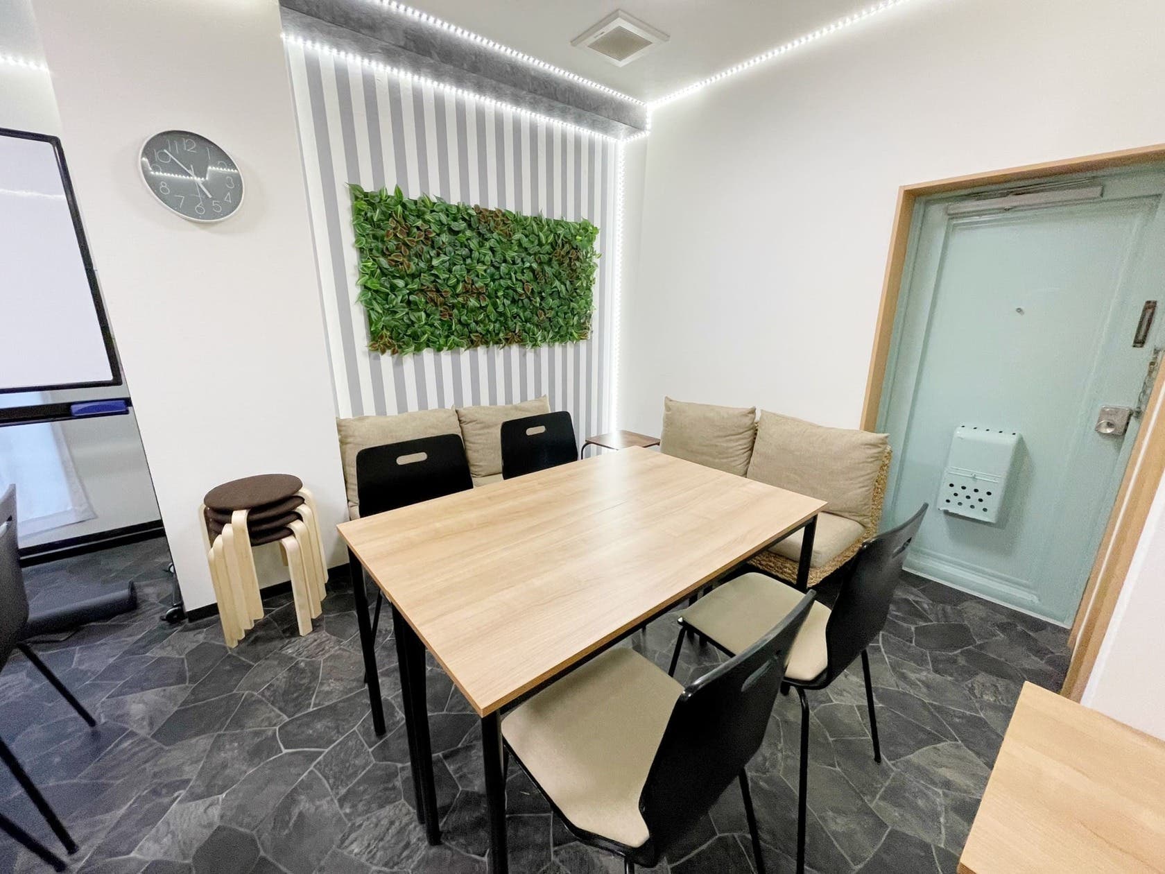 🍁冬割実施中🍁【巣鴨駅4分！最大着席30名！明るい！キレイ！】📡WiFi📺プロジェクター他全て無料！土足可！の写真13