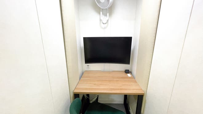 〈駅直結!横浜駅徒歩30秒|1名個室〉作業や勉強、ゲーム、オンラインMTGに最適な『防音室02』の写真4