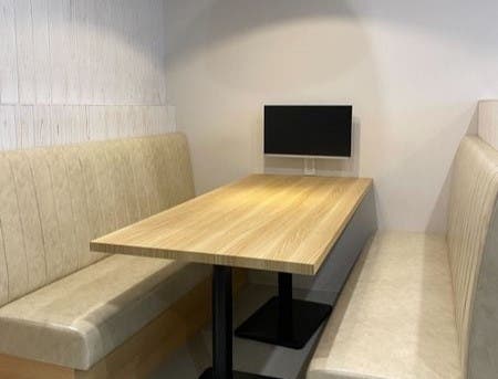 【原宿・明治神宮前駅すぐ！】モニター完備！4〜6名用ボックスシートで快適な会議やチーム作業を✨の写真3