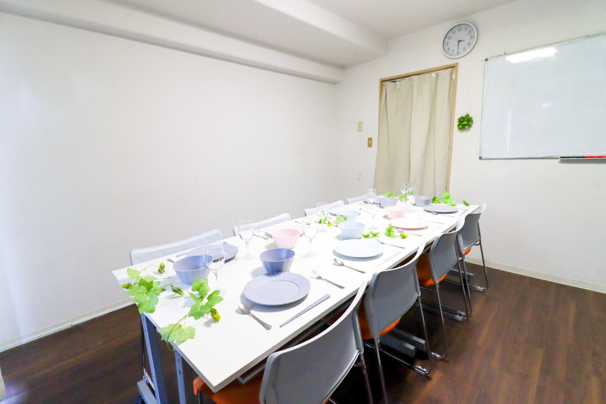 【池袋駅徒歩3分・アルコール飲食可・最安！】大型モニター・プロジェクター・WiFi全て無料！ふれあい貸し会議室 池袋No17の写真3