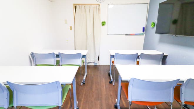 【池袋駅徒歩3分・アルコール飲食可・最安!】大型モニター・プロジェクター・WiFi全て無料!ふれあい貸し会議室 池袋No17の写真9