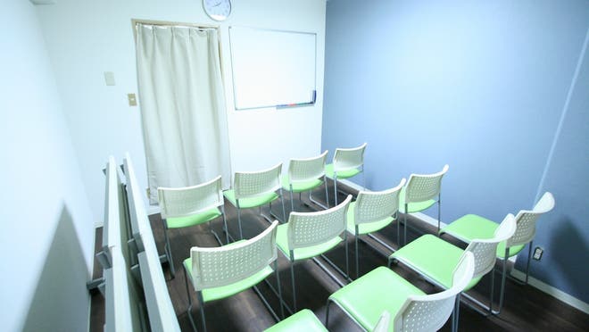 【池袋駅徒歩3分・アルコール飲食可・最安!】大型モニター・プロジェクター・WiFi全て無料!ふれあい貸し会議室 池袋No17の写真14