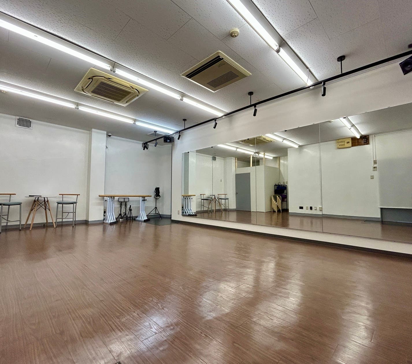 東大阪布施駅から徒歩5分の商店街にある24H利用可能なダンススタジオの写真5