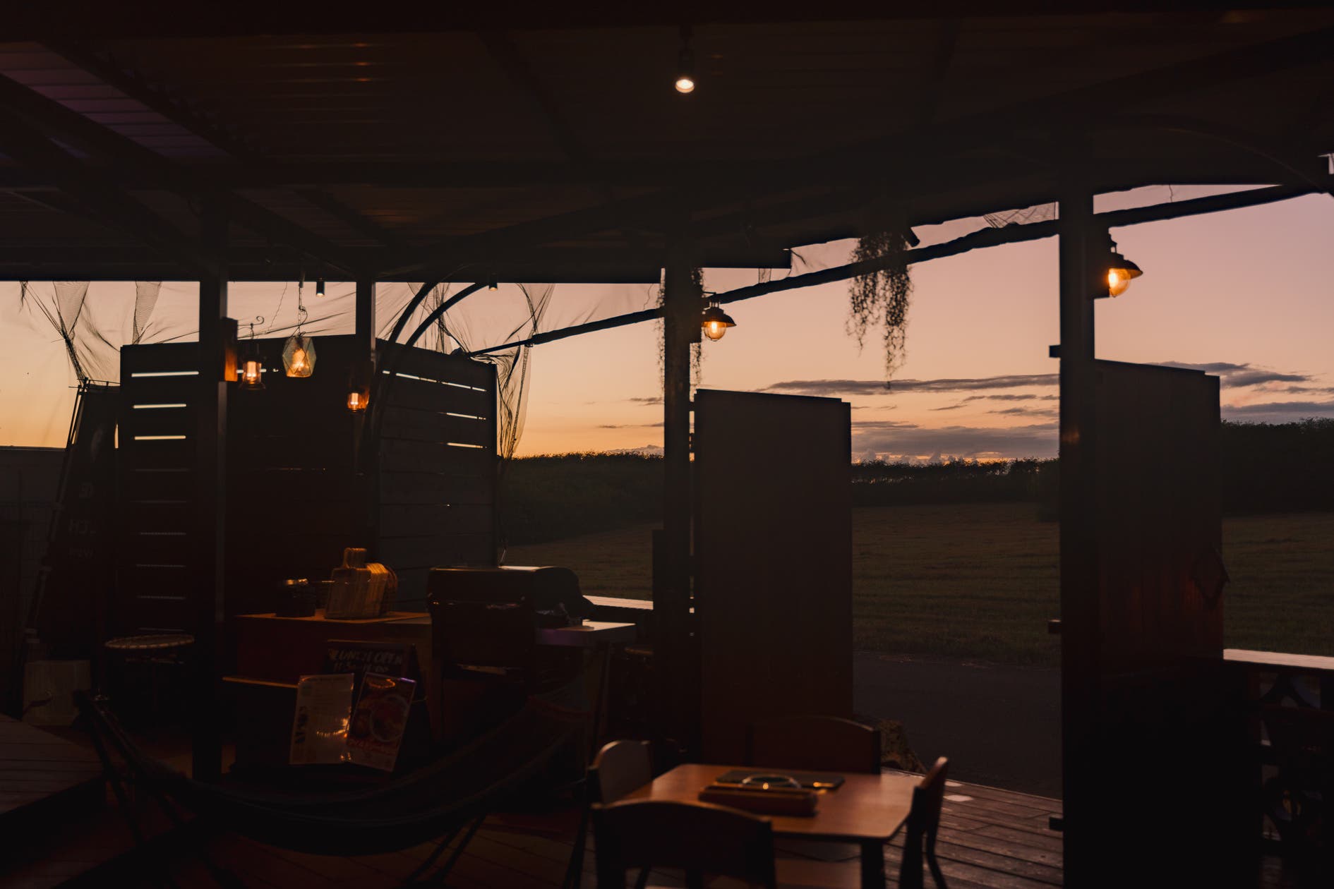 RuGu bistro自慢のメインダイニングとなる開放感のあるレストランスペース！の写真4