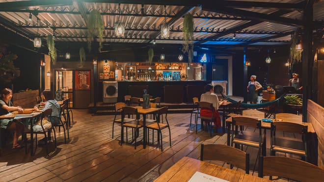 RuGu bistro自慢のメインダイニングとなる開放感のあるレストランスペース!の写真5