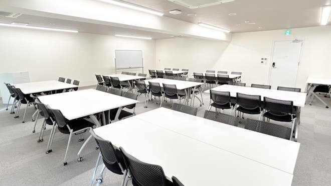 【銀座5分・新橋7分】最大収容人数69名|ホワイトボード完備✨研修・試験・講演会・懇親会に|N302の写真3