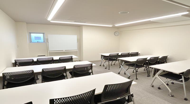 【銀座5分・新橋7分】最大収容人数18名の小会議室｜ホワイトボード完備✨研修・面接・商談・勉強会に｜N404