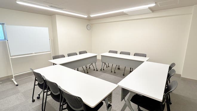 【銀座5分・新橋7分】最大収容人数18名の小会議室|ホワイトボード完備✨研修・面接・商談・勉強会に|N404の写真2