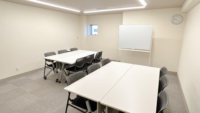 【銀座5分・新橋7分】最大収容人数18名の小会議室|ホワイトボード完備✨研修・面接・商談・勉強会に|N404の写真3