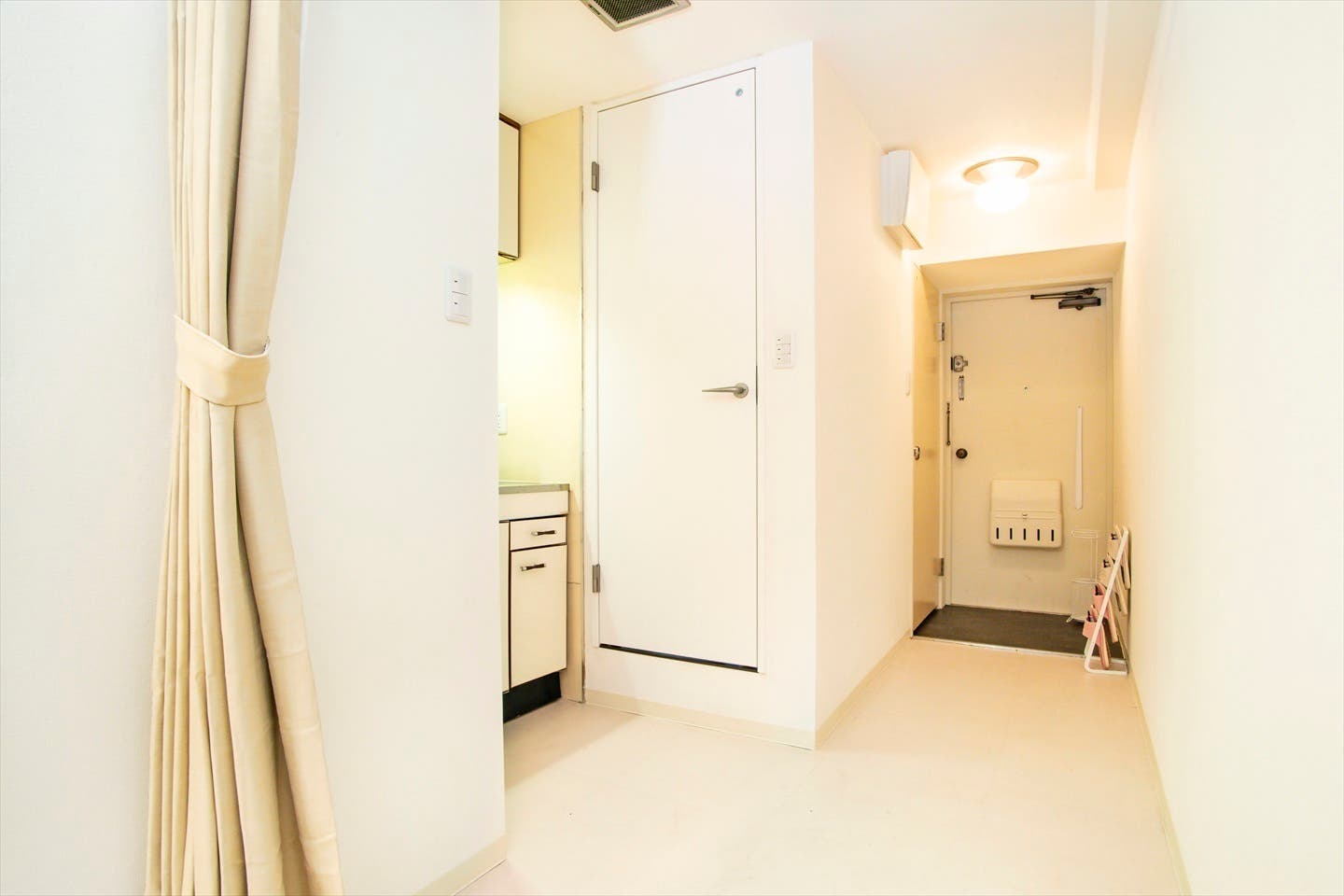 【✨New✨特別価格】＜六本木の隠れ家＞完全個室サロン/ペーパーシーツ・マクラカバー無料/プロ仕様ベッド/メイク台完備の写真11