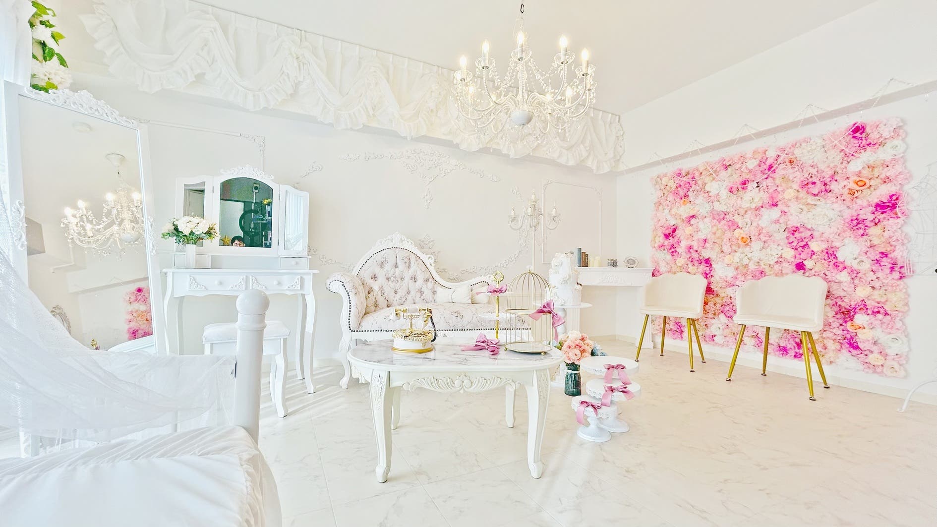 【限定open価格！】天神・大名／駅歩1分／姫系撮影スタジオ／ウェディング／推し活／生誕祭／コスプレ／ポートレート／配信／商用の写真1