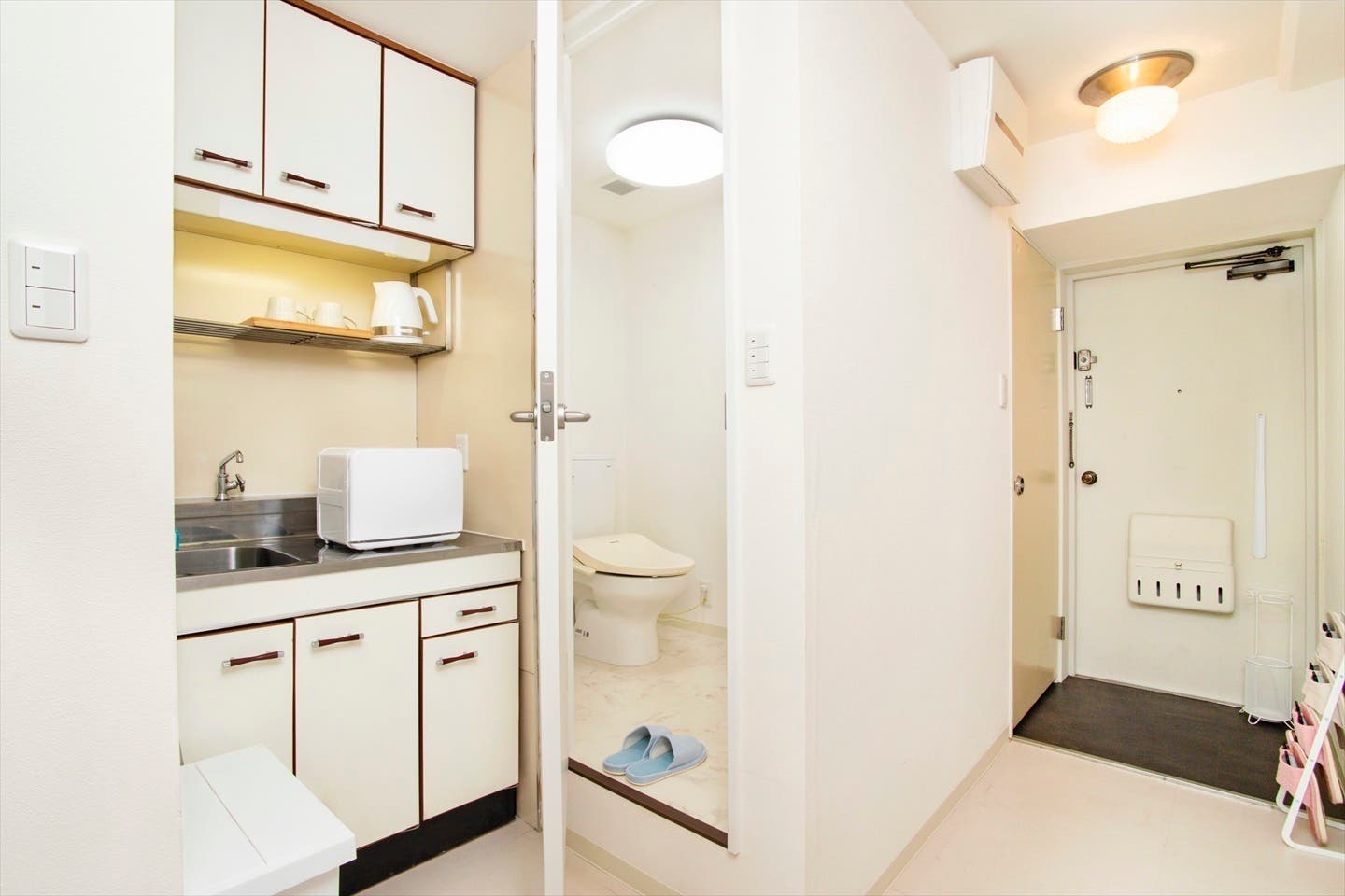 【✨New✨特別価格】＜六本木の隠れ家＞完全個室サロン/ペーパーシーツ・マクラカバー無料/プロ仕様ベッド/メイク台完備の写真14