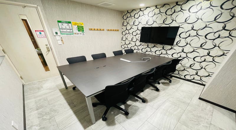 【目黒駅東口徒歩1分】モニター・フリードリンク付き8名会議室（Room B）※予約時間前は入室不可